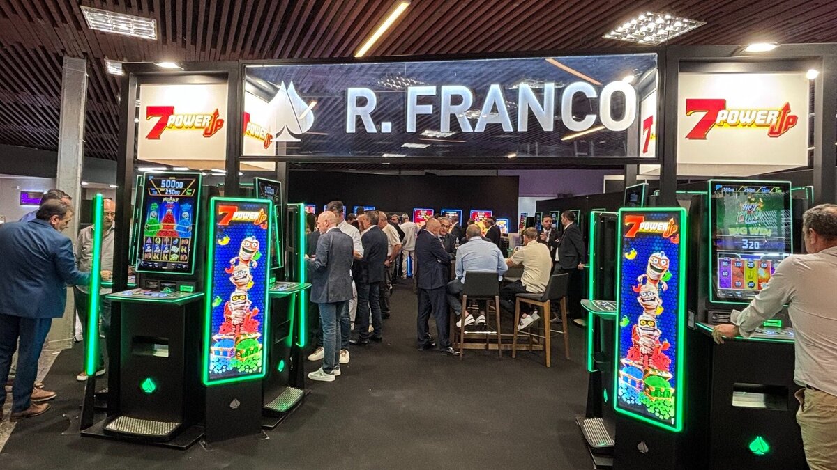 Gaming Intelligence en Español Éxito de R. Franco en el ExpoCongreso de ...
